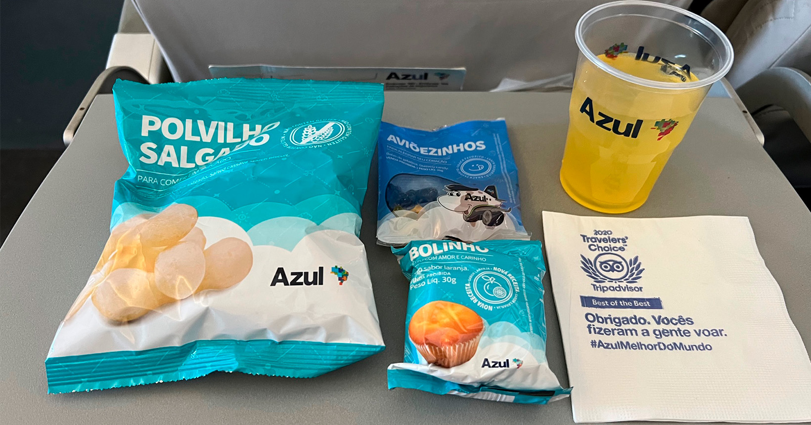 Volta do serviço de bordo nos voos nacionais: confira o que Gol, Azul e ...