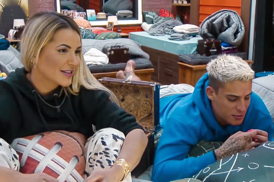 Tá rolando clima de romance entre Deolane e ex-padrasto de Neymar ...