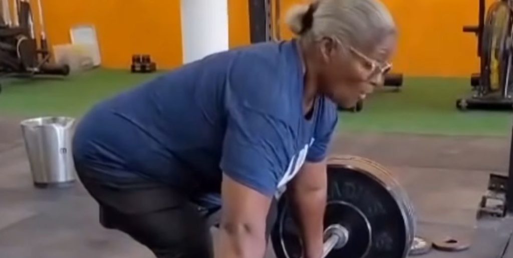 Evangélica e crossfiteira: conheça irmã Marluce, idosa de 61 anos que ...