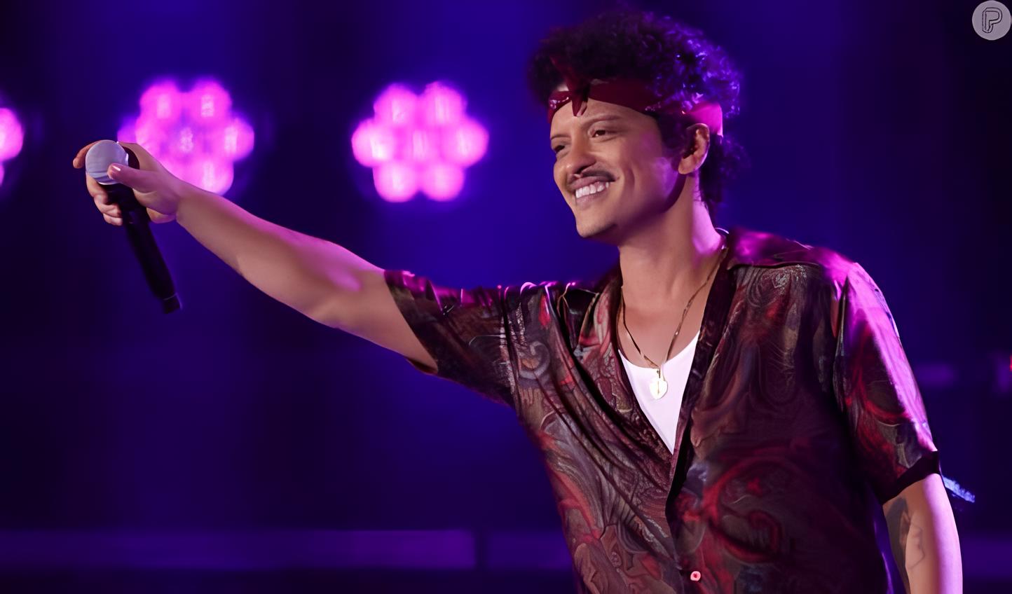 Bruno Mars encanta Curitiba e aceita nome “Bruninho Márcio”. Veja vídeo ...